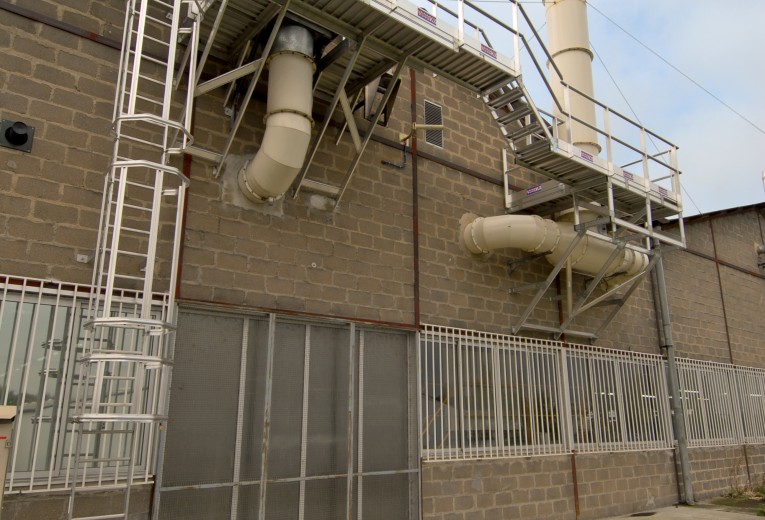 Safety ladder with access platform | Tubesca-Comabi